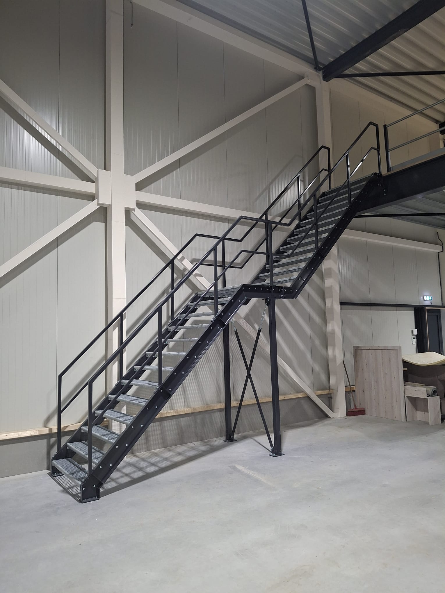 Trappen voor entresolvloeren – Maatwerk mogelijk! – Verdiepingswerk.nl